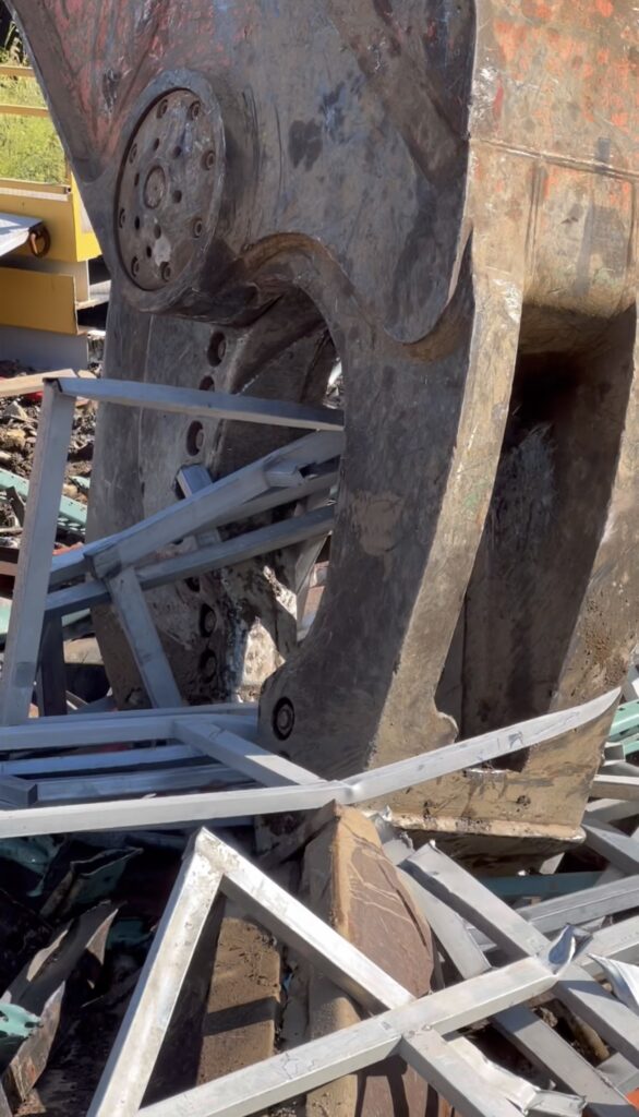 Crushing up #1 steel with our Komatsu Shear Crane! | Columbia, PA ...